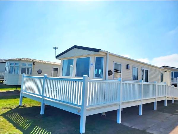 Sea Bliss Beachfront Caravan, 2 Bed King Ensuite, Sleeps 6, Wrap Decking, Crimdon Dene - Scotland