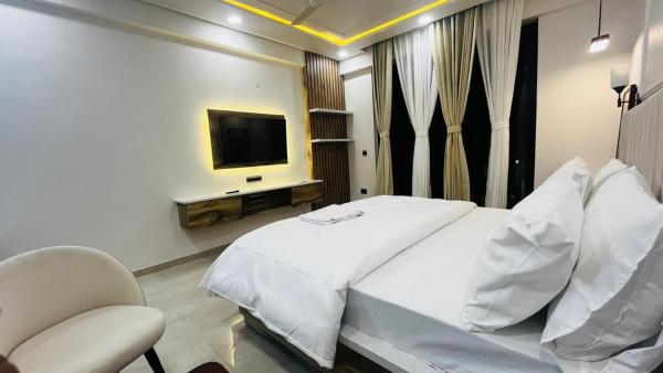 The Pacifico Luxe Stay - Lucknow