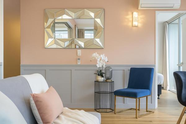 Stylish 2br City Retreat - Air-con & Balcony - Gion