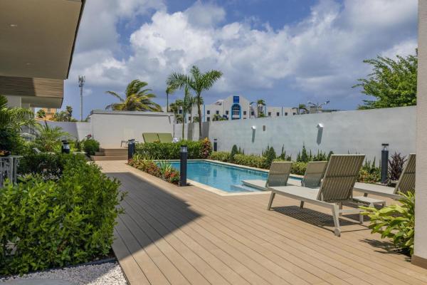 Relaxing 2br2ba Condo W/ Gym, Pool In Palm Beach! - Aruba