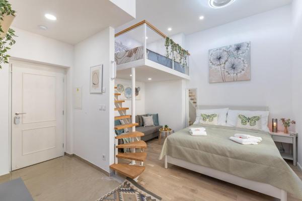 Newly Renovated Flat With A Loft - Prague