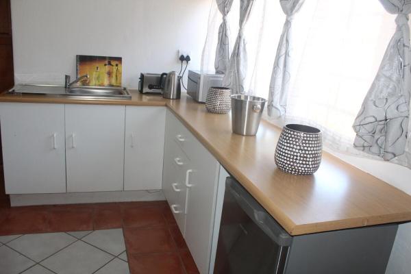 1 Bed Apartment In Florida Park - Soweto