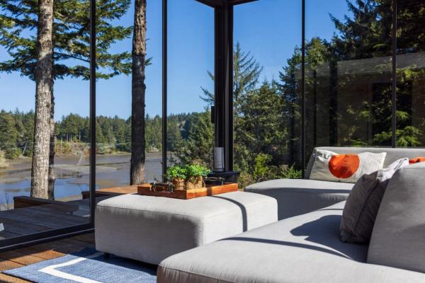 Crown Point Hideaway - Coos Bay, OR