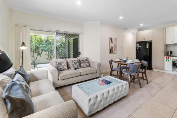 Cozy 2br Retreat In Peaceful Mount Warren Park - North Coast