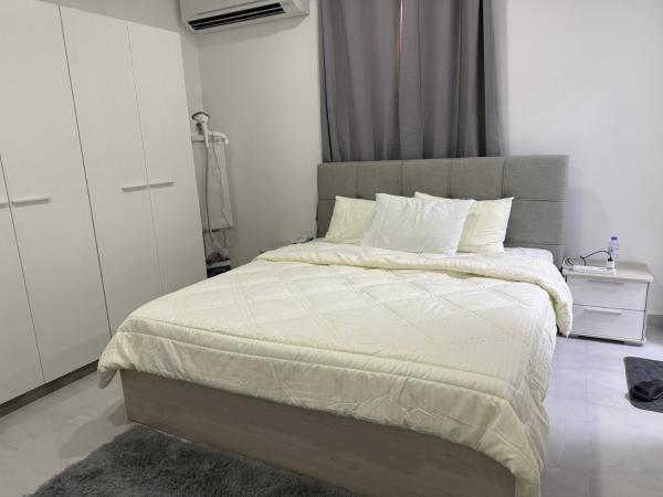 Chill Master Bedroom - Abu Dhabi