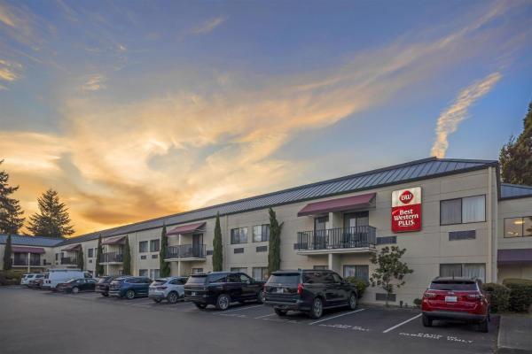 Best Western Plus Plaza By The Green - Burien, WA