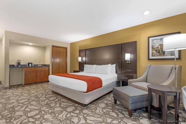 Best Western Plus Plaza By The Green - Burien, WA