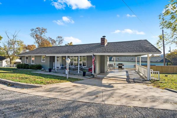 Branson Downtown Beauty - 4 Bdr Home Sleeps 15 - Branson, MO