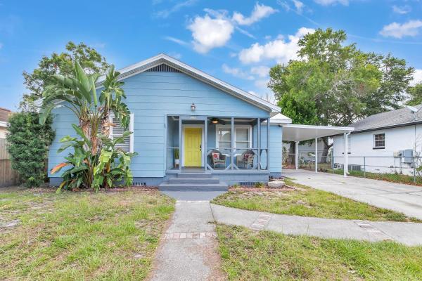 Roomstr North Carolina Room 1 Bedroom In South Tampa With Shared Full Bathroom & Free Coffee - Tampa, FL