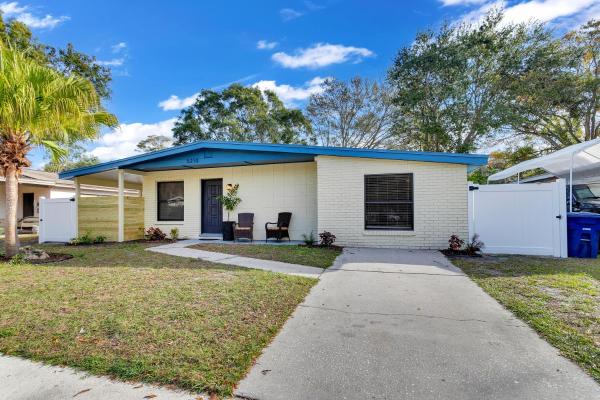 Roomstr Michigan Suite 1 Bedroom In South Tampa With Private Full Bathroom & Free Coffee - Tampa, FL