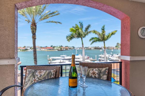 Luxury 3 Bed Condo At Popular Esplanade Overlooking Smokehouse Bay - Marco Island, FL