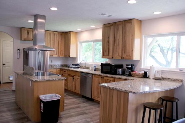 Walk To Beach Galveston Getaway - Galveston, TX