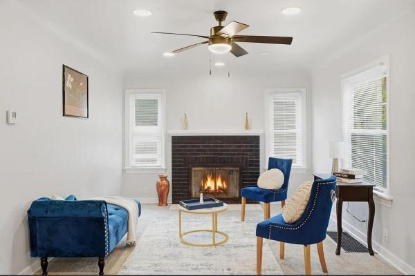 The Sunset Getaway, Modern 3br W Deck Minutes From I-65, Fenced Yard - Hammond, IN