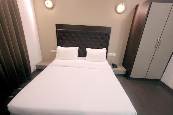 Palmgreens Suites & Banquet - Surat