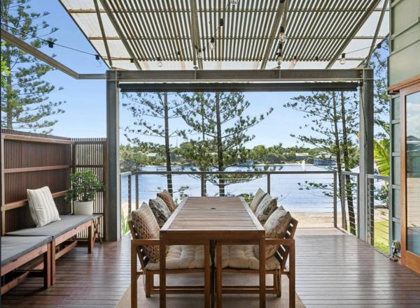 Twin Waters 3 Bedroom Lake View Villa - Maroochydore