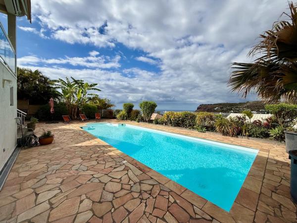 Appartement Le Dou Ananas Avec Piscine Et Vue Mer - La Réunion