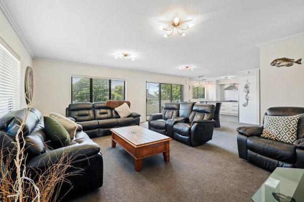 Seven By The Sea - Stylish Apartment Near Port - New Zealand