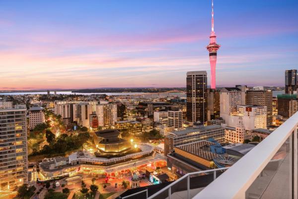 Skyline Penthouse Duplex - 2br City Escape - Auckland
