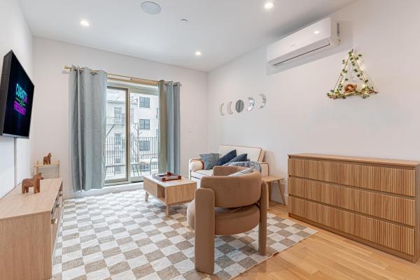 Scandinavian In Brooklyn W Balcony Near Park - New York City