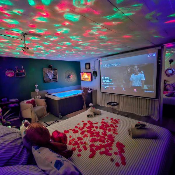 App Jacuzzi & Piscine Privée - Loveroom - Suite Emeraude - Cuers