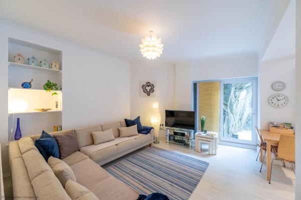 Stones Throw - Woolacombe
