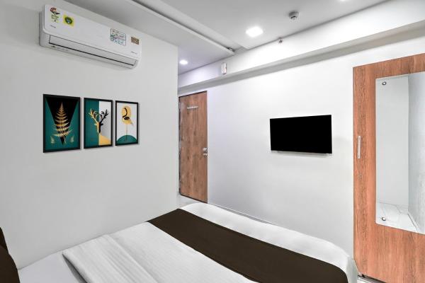 Hotel O Gaurav Path Crossway Surat Formerly Stadium Plaza - Surat