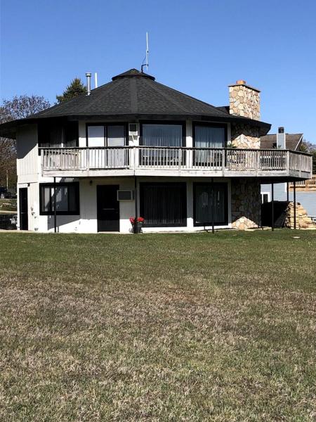 Stunning Cabin Getaway Perfect For Large Groups Situated In Boyne Falls, Michigan - Petoskey, MI
