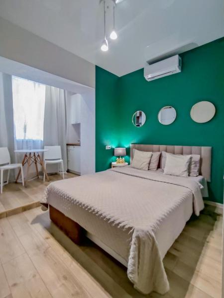 Белая студия на Южном  вокзале. - Харків