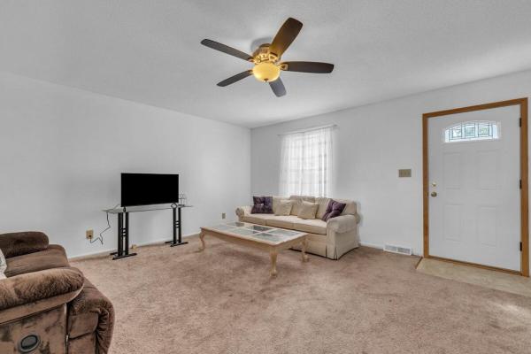 Townhouse Cozy & Comfort Stay Near Kc Mo - Belton, MO