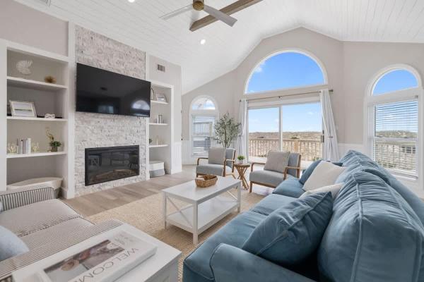 Elegant Updated Oceanfront Home With Pool & Hot Tub - Waves, NC