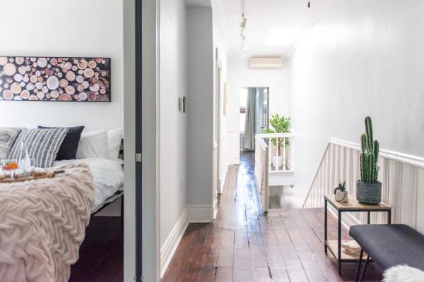 New York Style Brownstone Elegant Home In Toronto's Vibrant King West - Toronto, ON