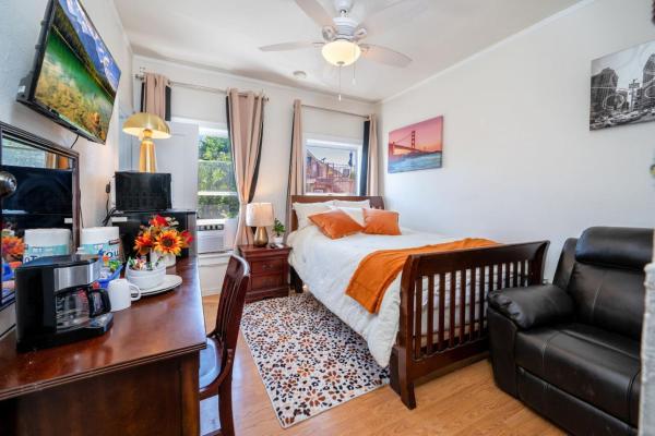 Lovely Studio Near Downtown La With Ac Wifi And Snacks - Los Angeles, CA