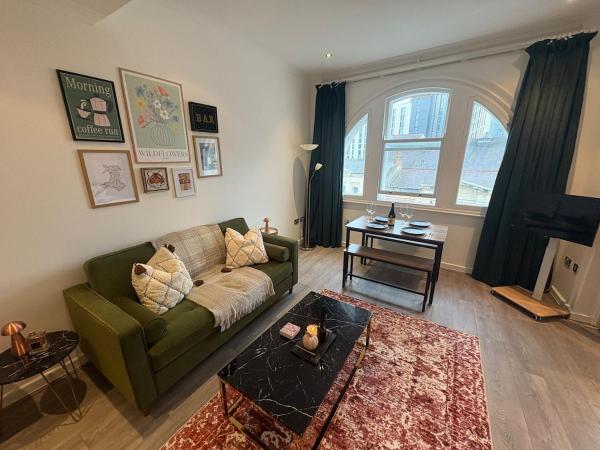 Central & Chic Flat-sleeps 4-by Fabaccommodation - Cardiff