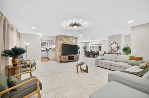 Mary's Luxury House - Tampa, FL