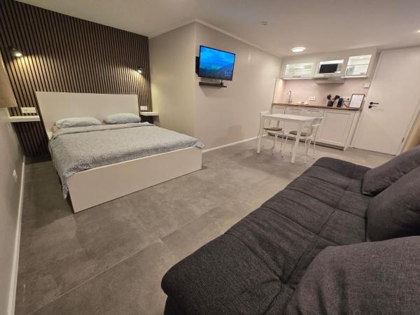 Ary & Pablo Airport Stay - Reykjavík Keflavík Airport (KEF)