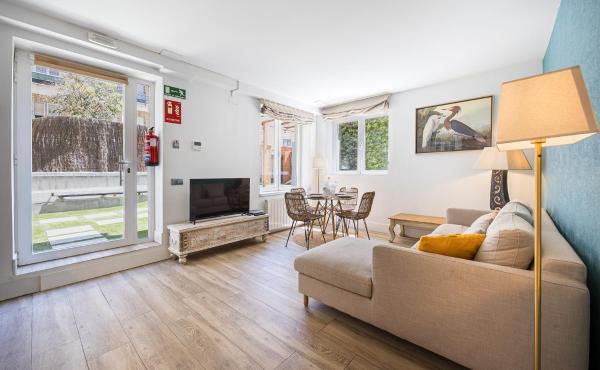 3br Central Madrid Gem - Rare Private Garden - Madrid