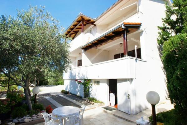 Apartments And Rooms With Parking Space Barbat, Rab - 4862 - Rab