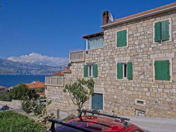Apartments With Parking Space Postira, Brac - 11582 - Omiš