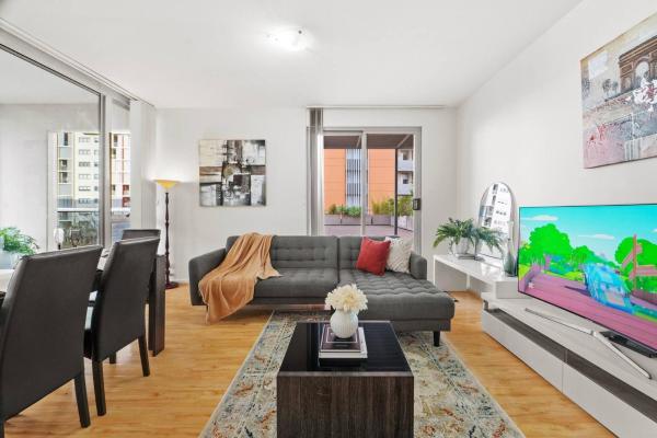 The Ultimate Urban Sanctuary With Balcony - Strathfield