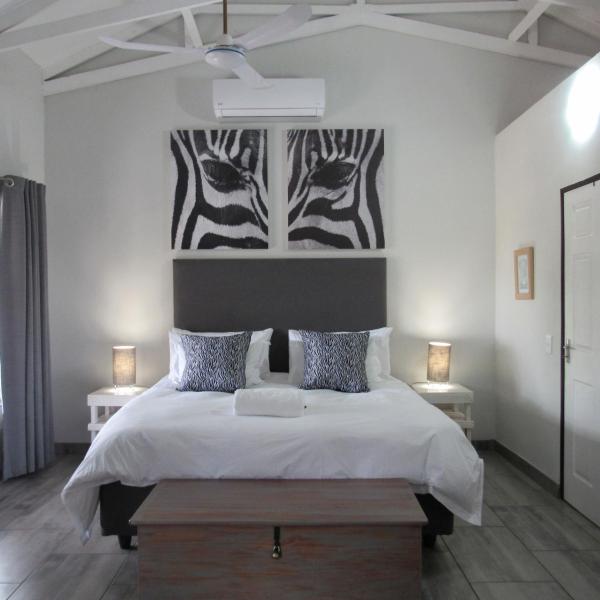Villa De Leeu, Perfect For Two - Marloth Park