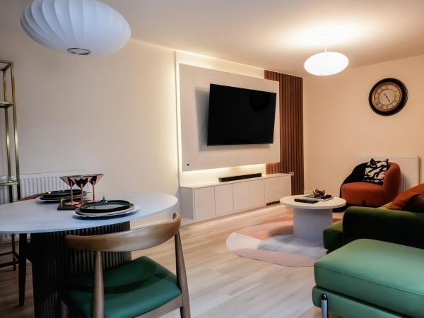 Adeluxe Aura - Entire Ultra Luxury- Super King Bed With Free Wifi, Netflix And Amazon Prime - Staffordshire