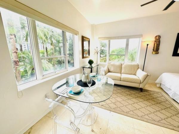 South Beach Paradise Jr Suite Next To Convention Center - Miami Beach, FL