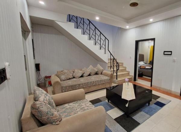 Spacious 4 Bedroom Furnished Family Villa Near Valencia Town, Lake City & Ring Road - Lahore