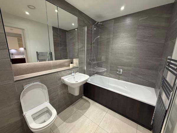 Modern 2 Bed Apartment - Manchester