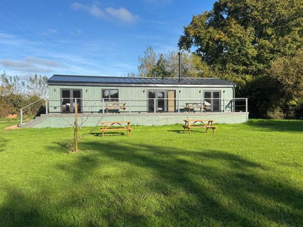 Lake Lodge At Farthings Farm - Devon