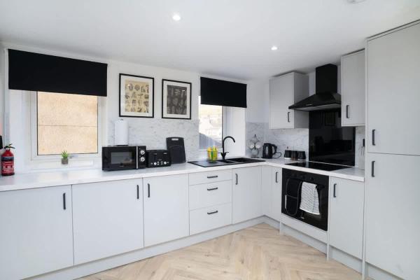 Modern 5 Bed-2 Bath Apartment - Galashiels