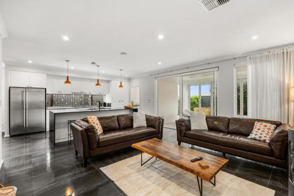 Modern Beach Retreat - Eden Beach Sanctuary - Mindarie