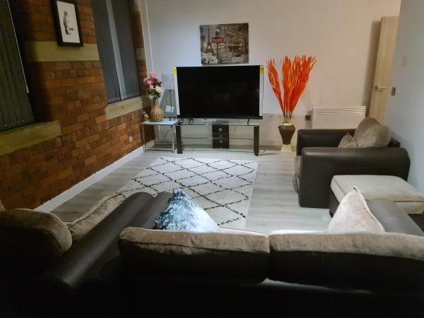 3 Double Beds, 2br Free Parking And Wi-fi - Bradford