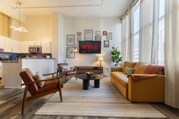 Indy Urban Nest - Sleeps 8 - Skywalk Access - Convention Center - Stadium - Indianapolis, IN