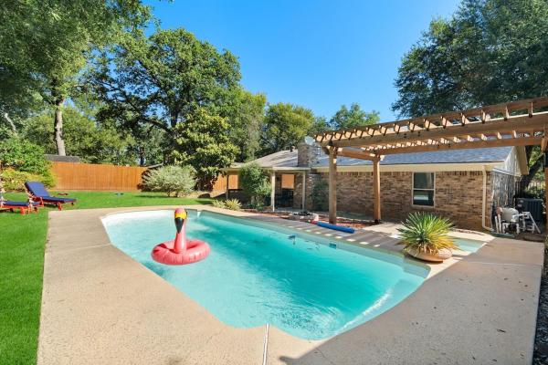 Modern Dfw Family Getaway With Pool And Game Room - Grapevine, TX